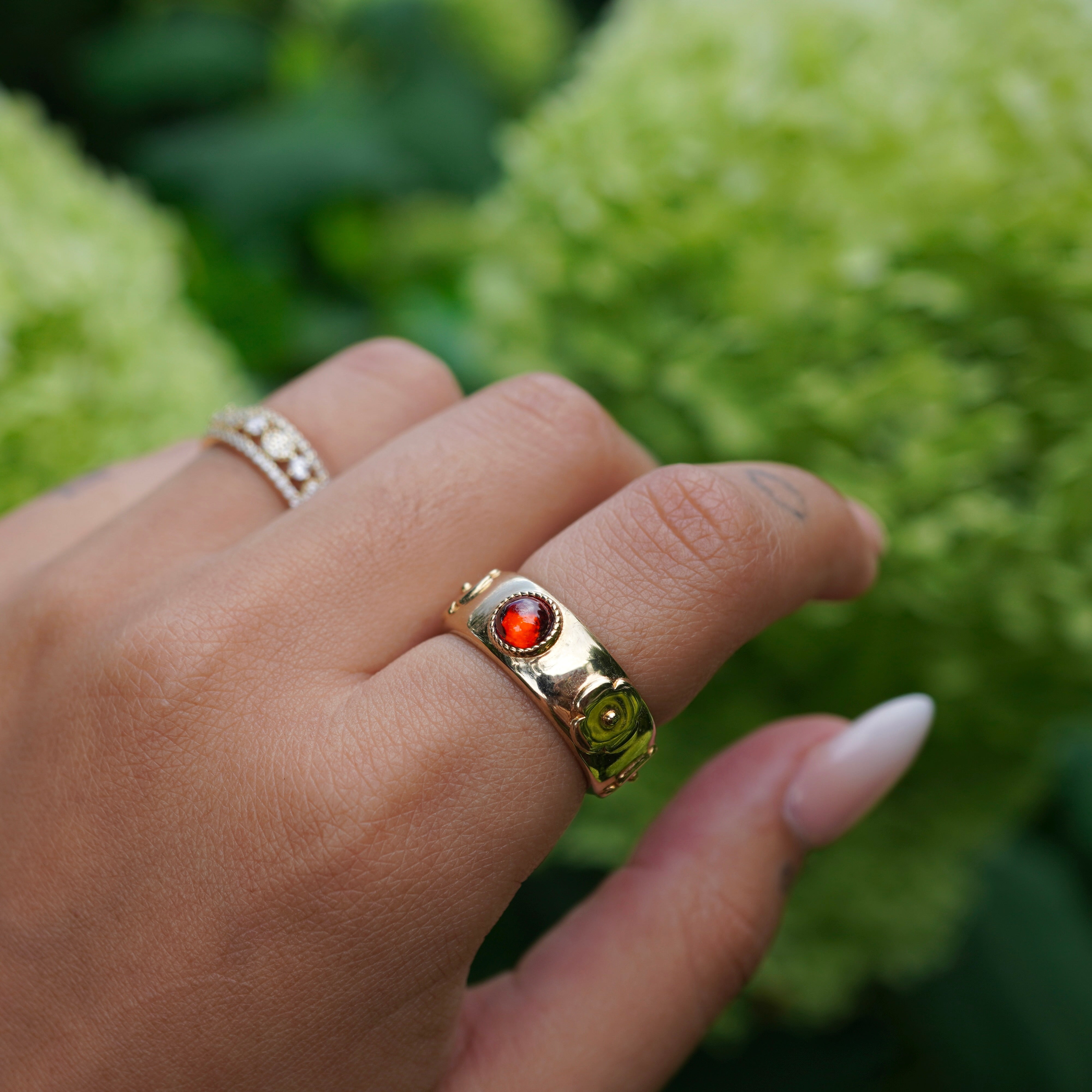 Howl's Ring – Vivamacity