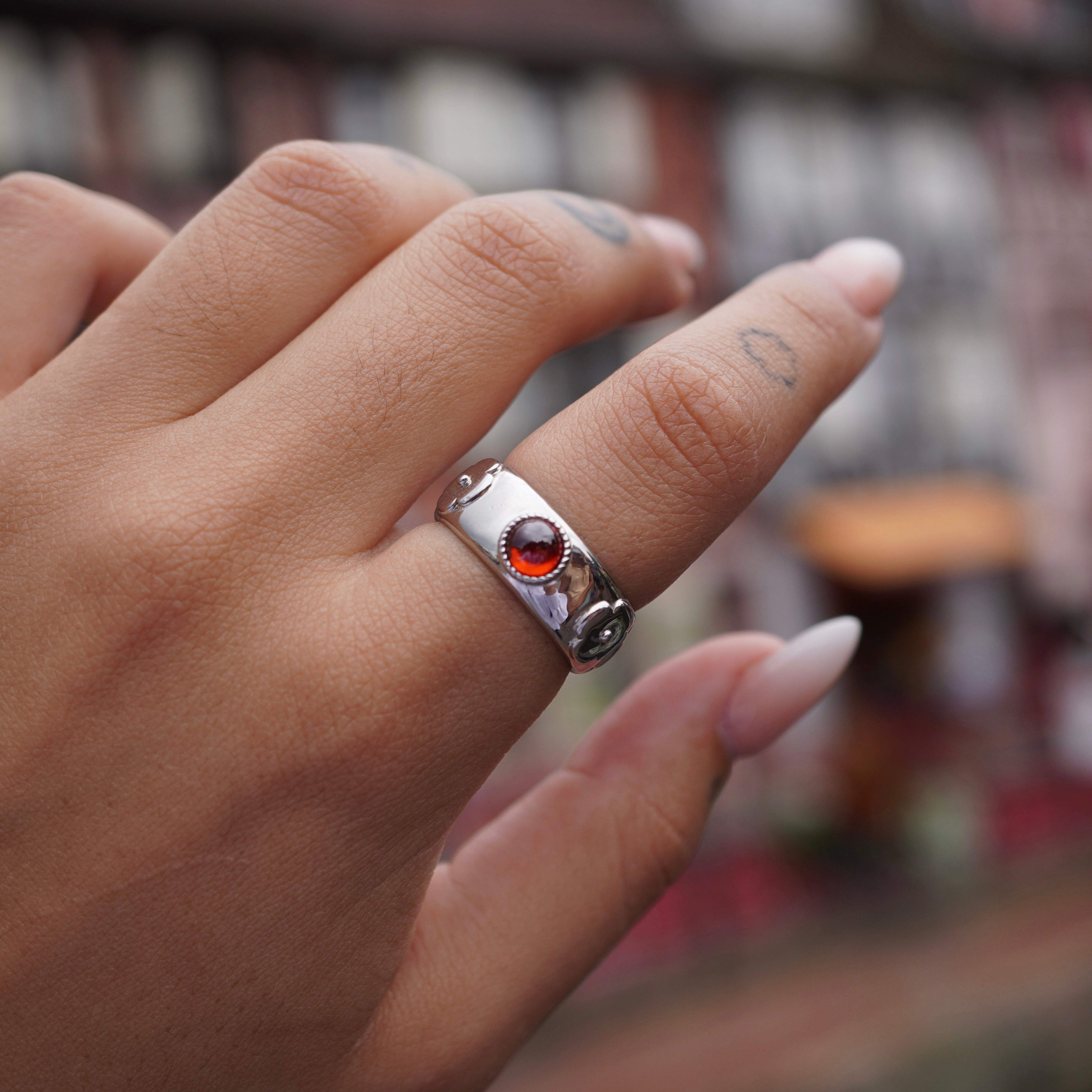 Howl's Ring – Vivamacity